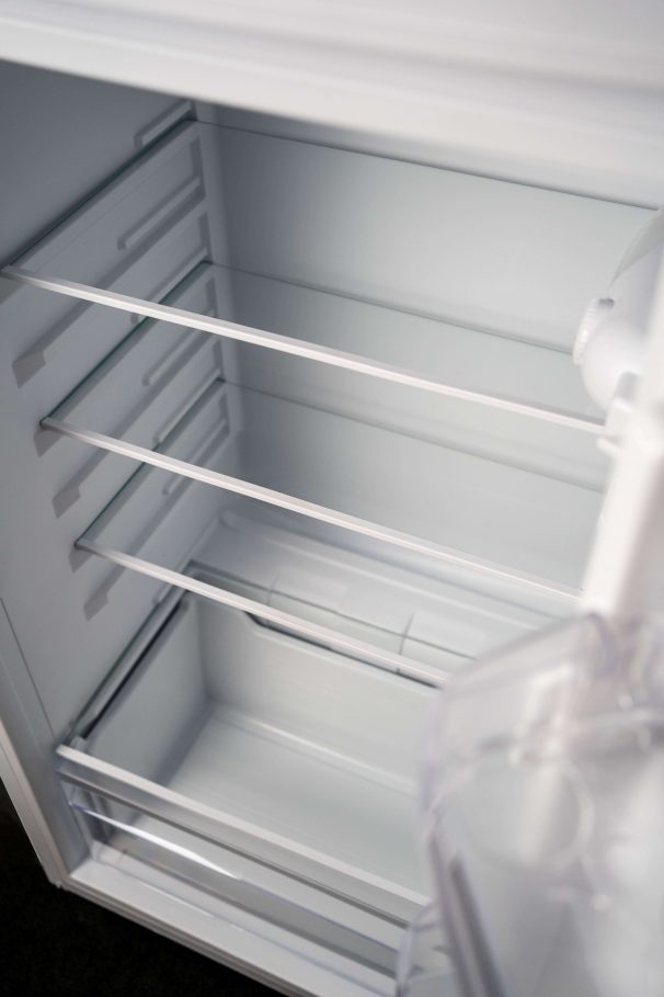 DPF073C3BDB | Danby 7.3 cu ft Partial Defrost Top Mount Refrigerator ...